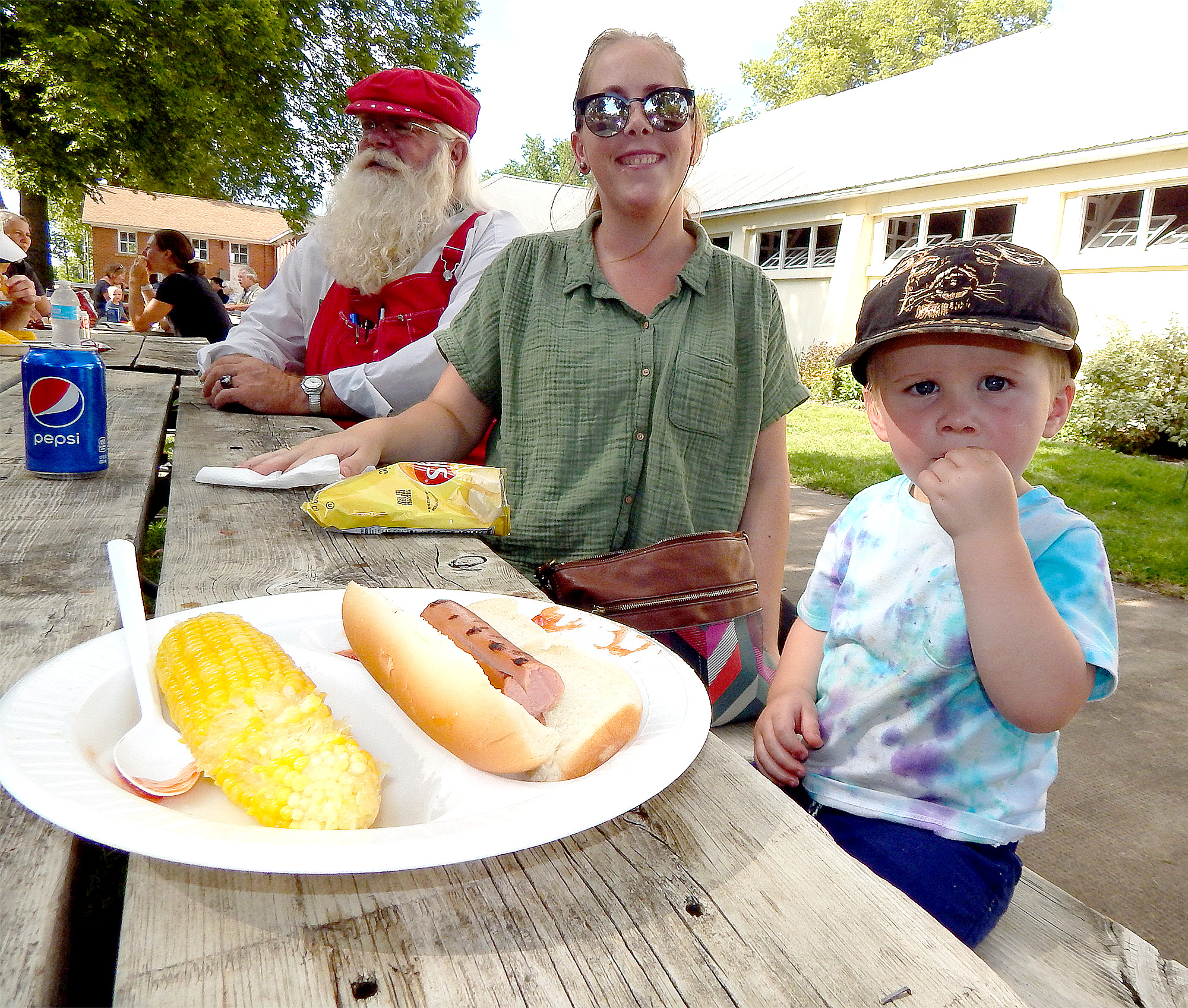 Santa’s summer stop | News, Sports, Jobs - The Journal